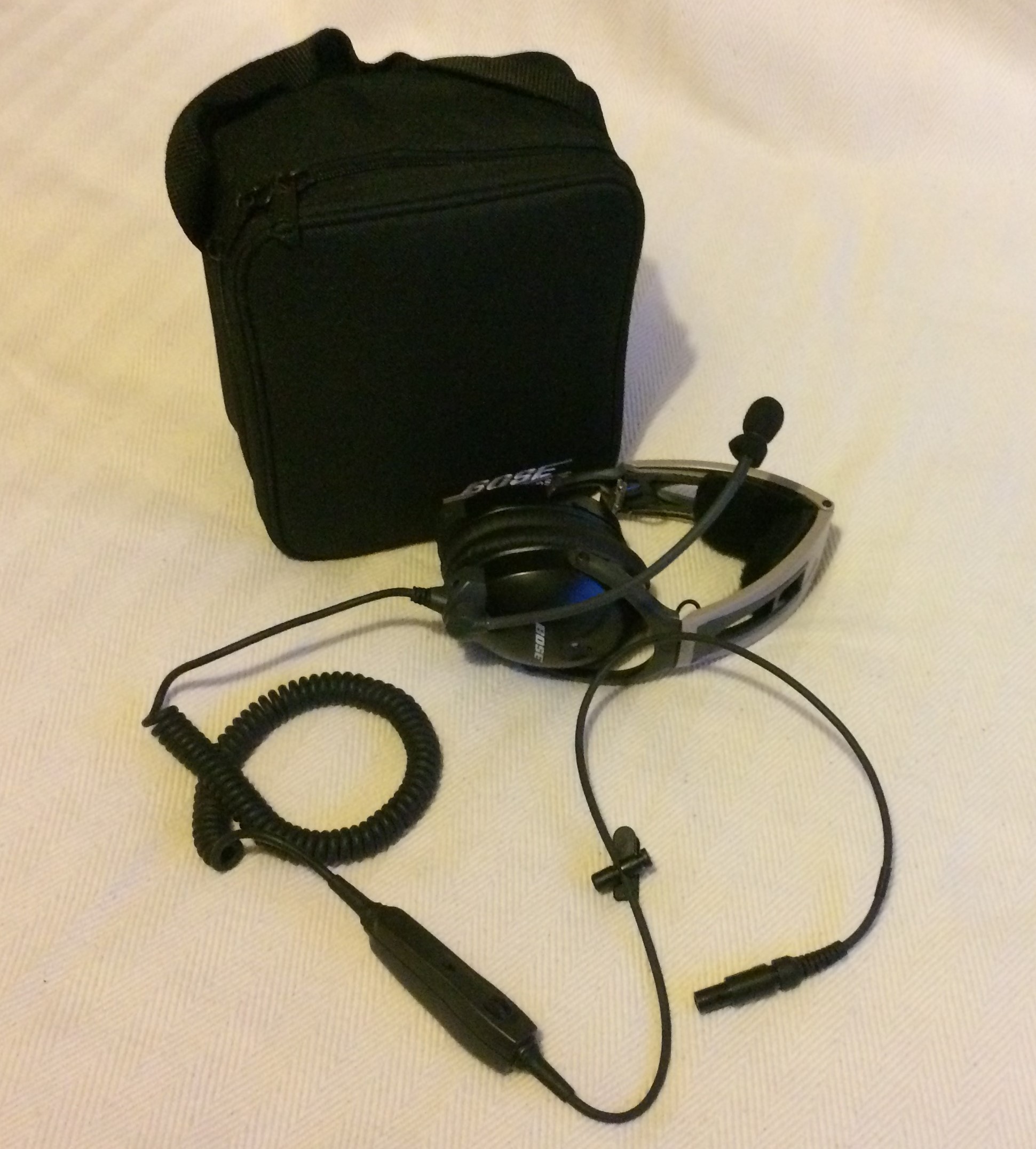 Bose X Lemo Plug Noise Cancelling Pilot Headset 1 | afors advert No50078